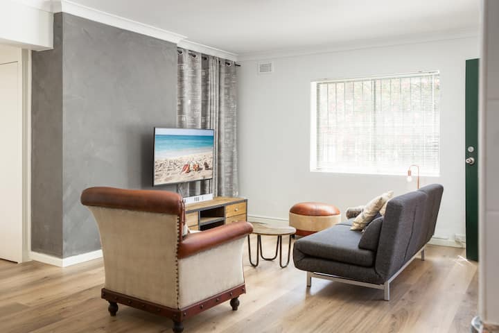 Suburban Two-bed Apartment With Parking And Patio - Burwood
