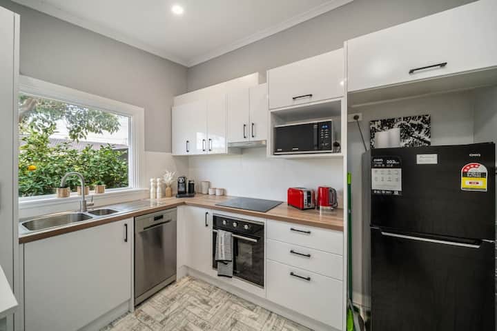 Stone's Throw—a Beachside Retreat For Two - Glenelg