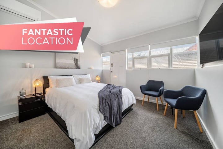 Stone's Throw - Cafes, Parking, Wifi - Glenelg