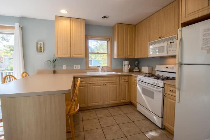 In The Heart Of Beachwalk Close To Pool & Tennis - Beverly Shores, IN