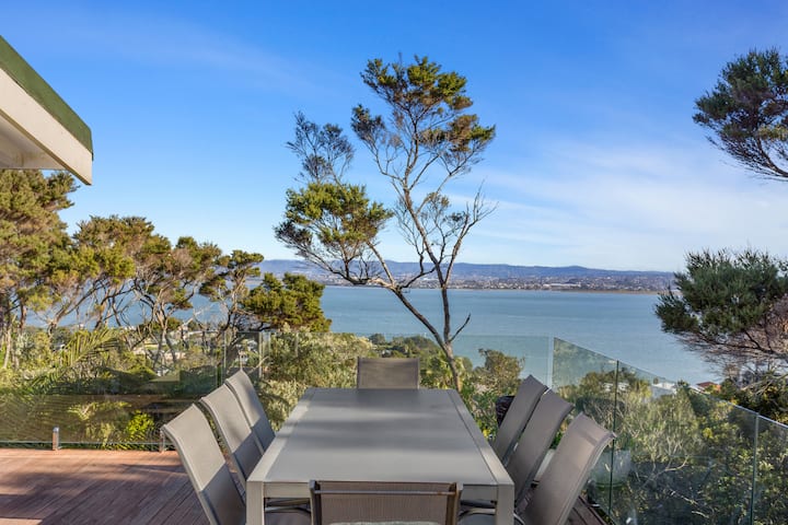 Beach Haven Coastal Escape| By Furnished Rentals - Auckland