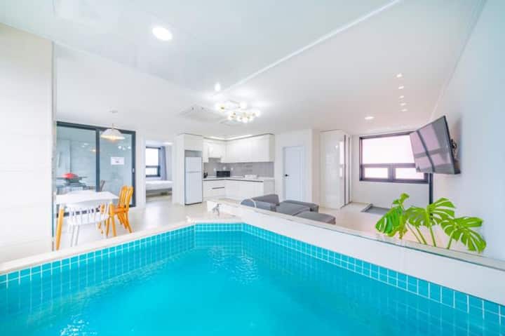 모던한 인테리어가 돋보이는 객실, 스위트풀빌라502(애견동반) - Busan