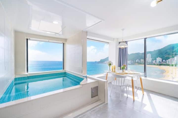 오션뷰가 인상적인 객실, 스위트풀빌라401 - Busan