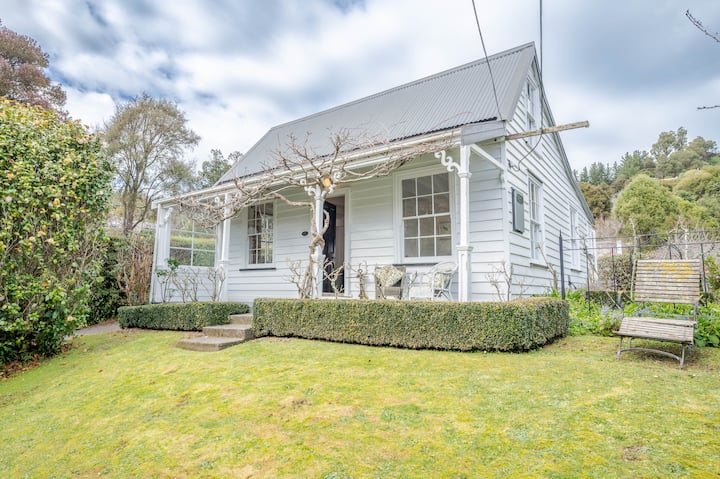 Libeau Cottage - Akaroa Holiday Home - Akaroa