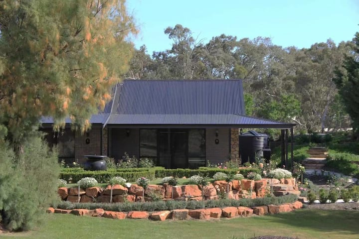 Petit Verdot Cottage - A Vineyard Retreat In Baros - The Barossa Council