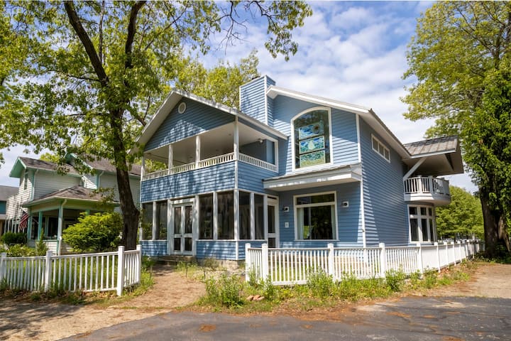 Beachwalk Resort Home W/ 5 Suites, Fire Pit - 密西根市