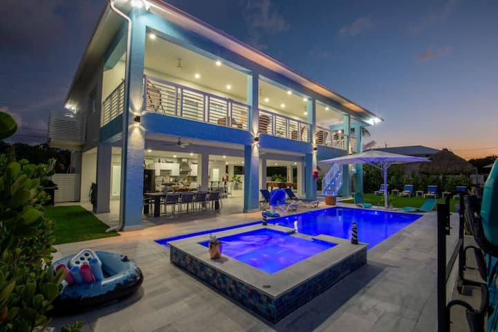 Spectacular Outdoor Area Boat Slip Near The Beach. - Marathon, FL