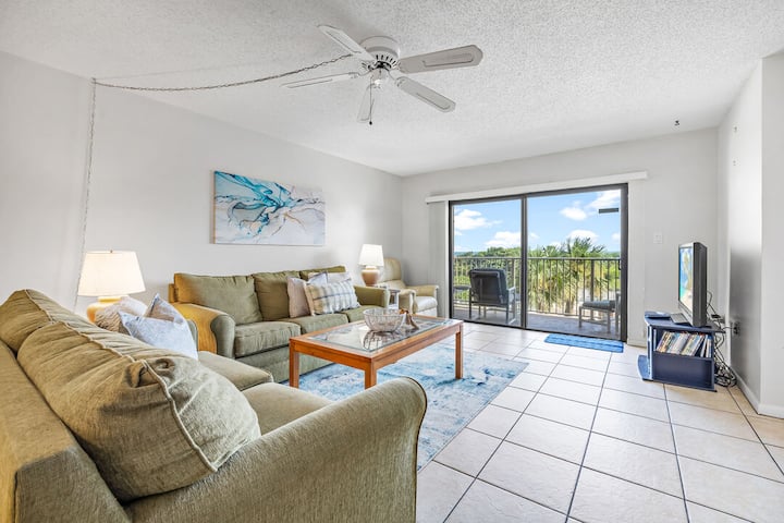 Cozy & Bright Beach Getaway W/ Heated Pool! - Jetty Park, Port Canaveral