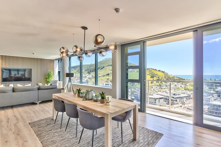Stunning 3 Bed Penthouse With Ocean Views & Pool - Cape Town