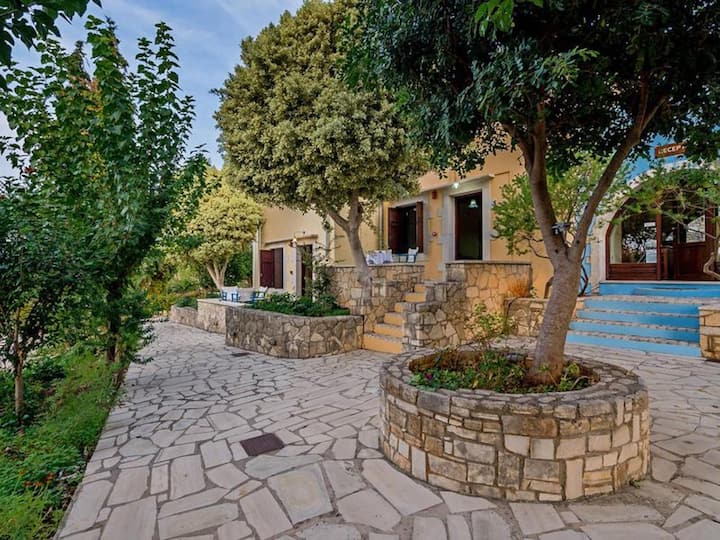 Group Accomodation, Heliopetra Studios And Houses - Crete
