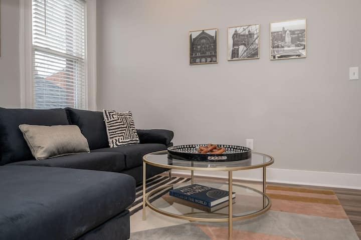 Luxe Spot Suites - Covington, KY