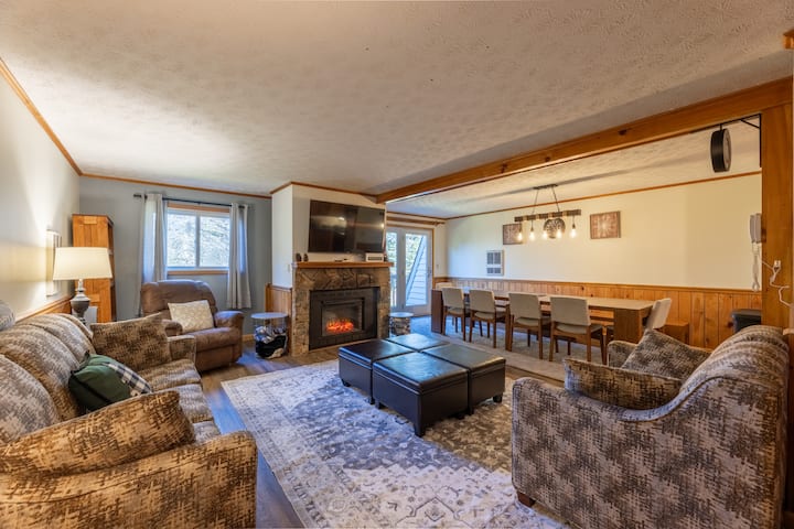 Space For All! Park By Front Door, Shuttle Access - Snowshoe, WV