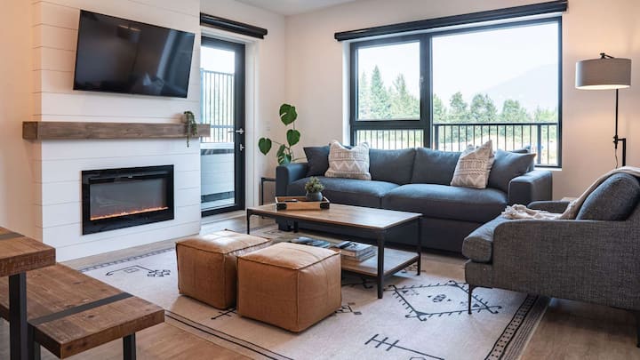 Condo With Hot Tub | Glades And Greens - Revelstoke Mountain Resort