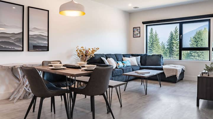 Condo With Hot Tub-slopes And Greens - Revelstoke
