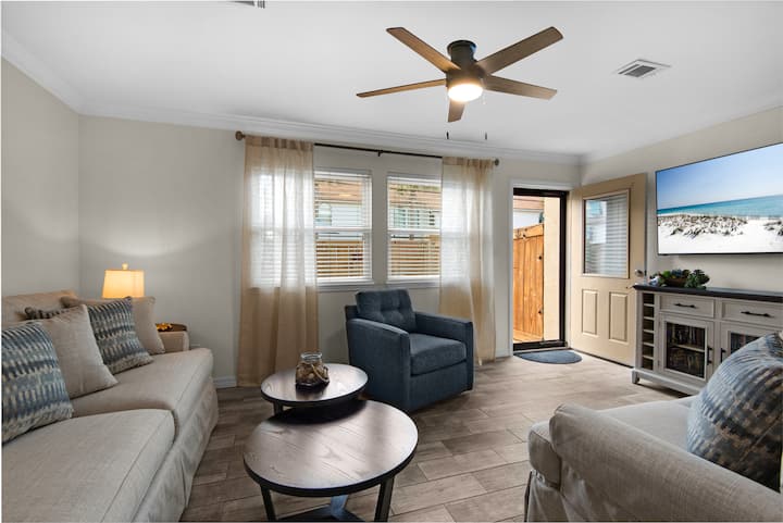 Beach Rendezvous-beachside Complex With A Pool - Pensacola Beach, FL