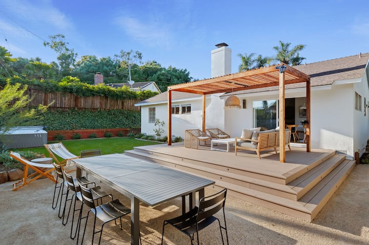 Mesa Beach Escape - Walking Distance To The Beach! - Goleta, CA
