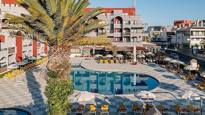 Look No More! Beach Access, 2 Pools, Full Kitchen! - Albufeira