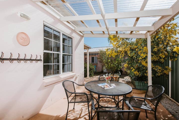 Pebble Lane Cottage: A Charming Mudgee Stay - Mudgee