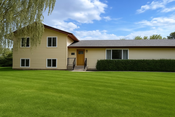 The Giants Reach - 4br House - Large Fenced Yard - Black Sandy State Park, Helena
