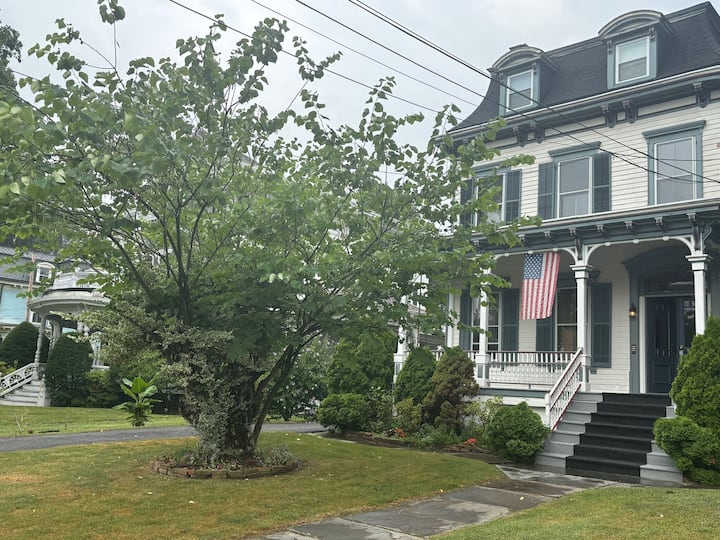 2br Private Victorian Apartment In City Location O - Poughkeepsie, NY