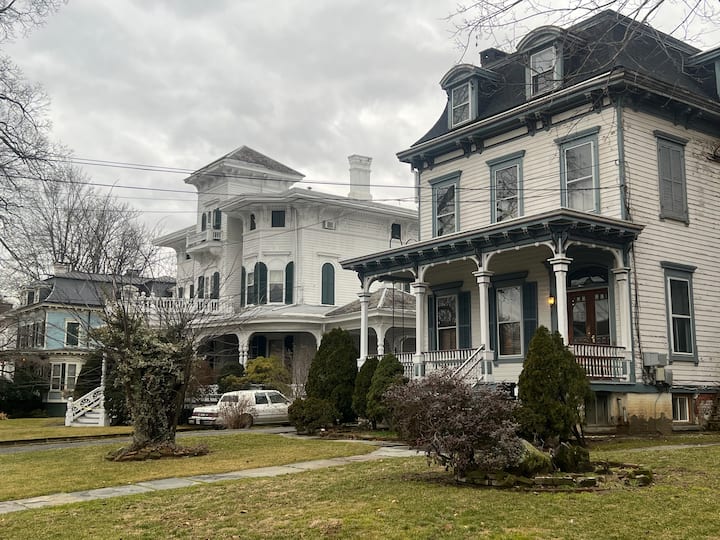 2br Private Victorian Apartment In City Location O - Poughkeepsie, NY