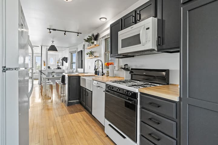 Downtown Condo With A View, Heirloom Vacations - Duluth, MN