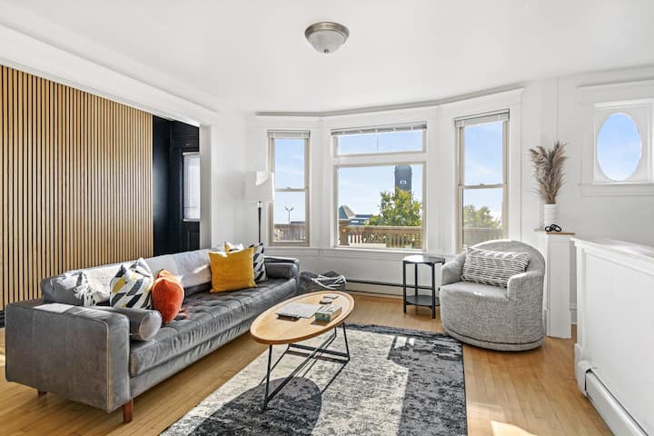 Fika Condo: Your Downtown Duluth Retreat - Duluth, MN