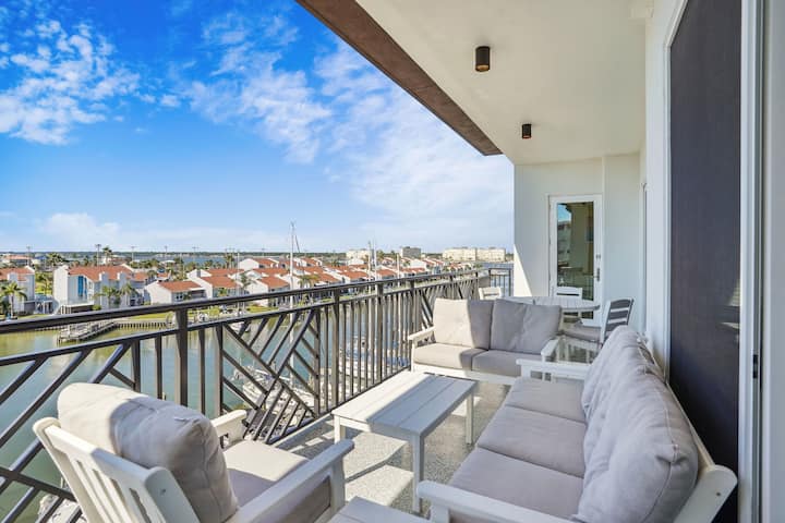 The Harbor Condo 503 - A Must See! - Madeira Beach, FL