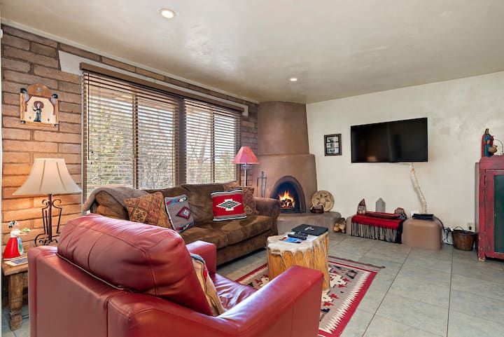 Fort Marcy 43 | Walk To Plaza | Kitchen | 2 Levels - Santa Fe, NM