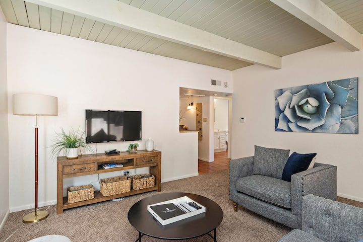 Updated Condo, Bright, Airy Space For 2 - Downtown - Santa Fe, NM
