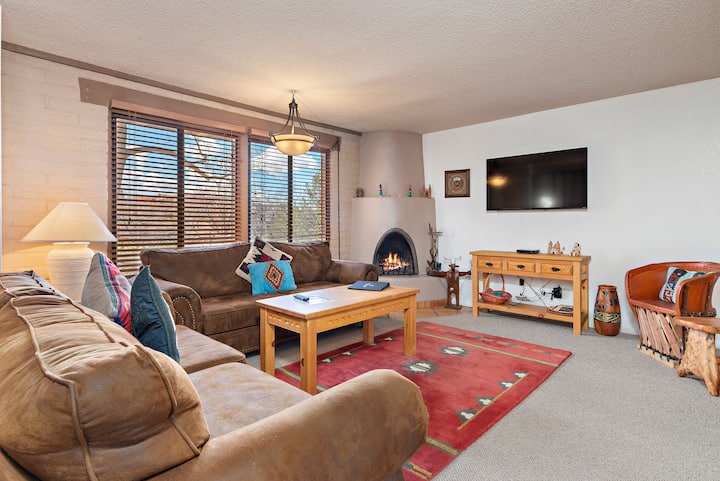 Fort Marcy 25 | Walk To Plaza | Kitchen | 2 Levels - Santa Fe, NM