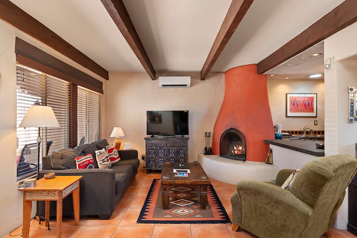Fort Marcy 68 | Walk To Plaza | Kitchen | 1 Level - Santa Fe, NM