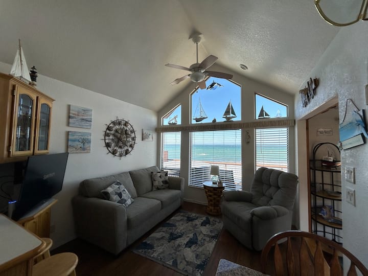 Oceanfront Cabin 9 With Jacuzzi &  Awesome Views - Smith River, CA