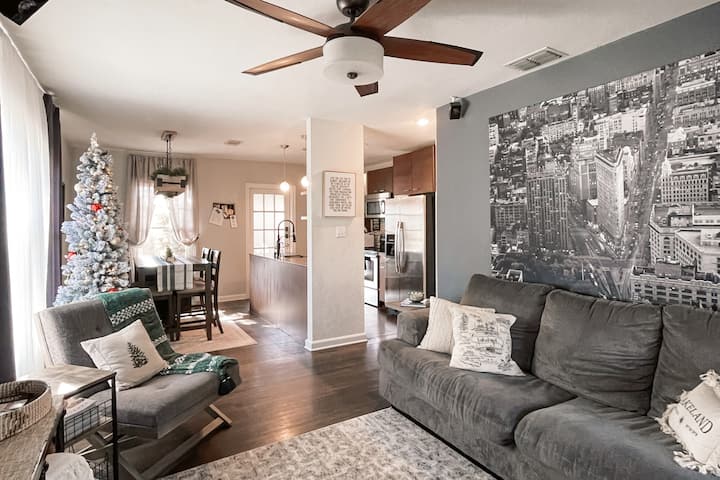 Dog-friendly Yard! Walkable Dixieland District Gem - Lakeland, FL