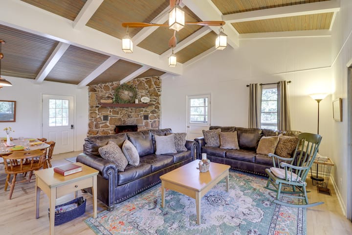 Greers Ferry Hideaway: Lake View, Boat Ramp Access - Arkansas