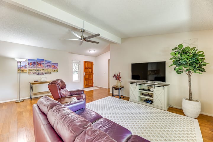 Sun Lakes Home W/ 3 Pools In Retirement Community - Sun Lakes, AZ