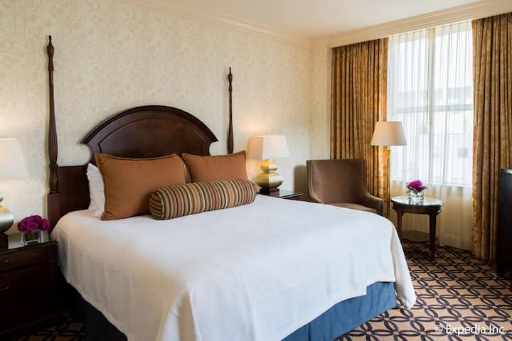 2 Connecting Hotel Suites - 4 Beds - Sausalito, CA