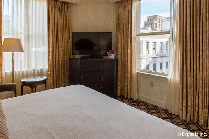 Hotel Suite + Connecting Room - 3 Beds - San Francisco, CA