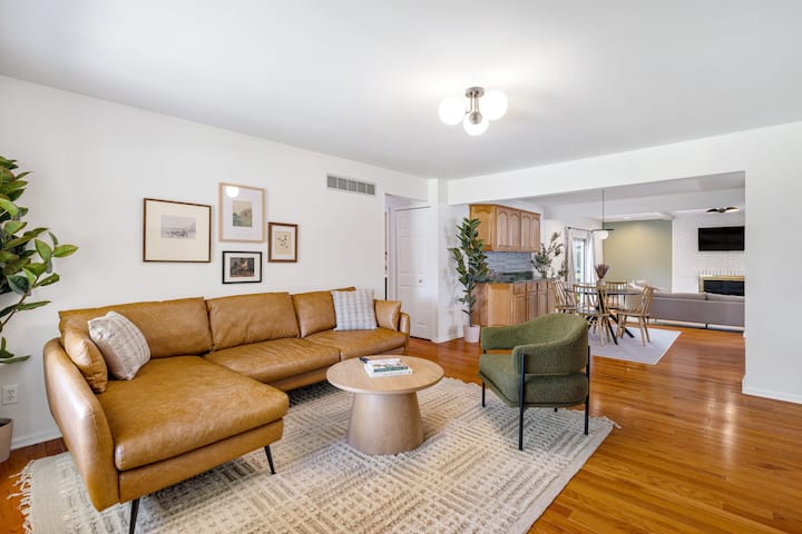 Stunning, Cozy & Wfh Optimized 4br/ 2ba! Welcome! - Troy, MI