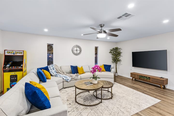 Grand Family Oasis – Pool + Game Room - Houston, TX