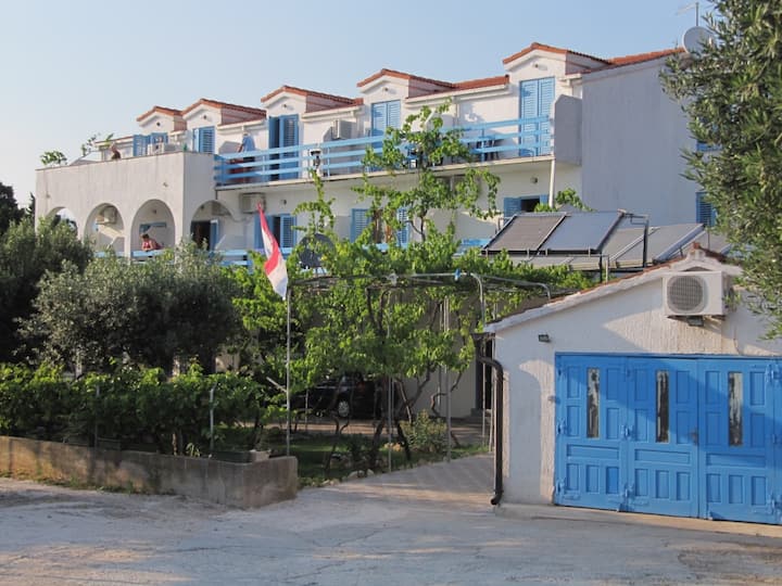 Studio Apartment 3560-4 For 2 Pers. In Sucuraj - Drvenik