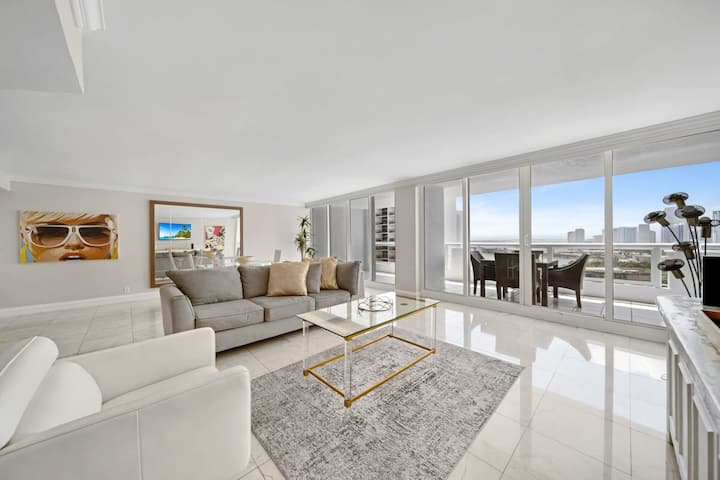 Central Long Stay Base | Gym & Balcony | Staycozy - Miami