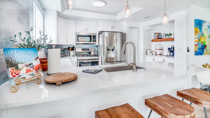 Deja Blue Dream - Newly Updated Luxury Beach Home - New Smyrna Beach, FL