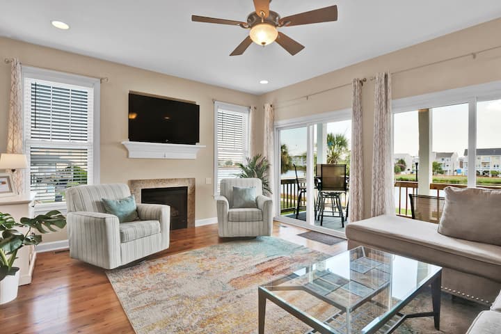 Pet-friendly Oasis: Lake Views, Beach Access - Carolina Beach, NC