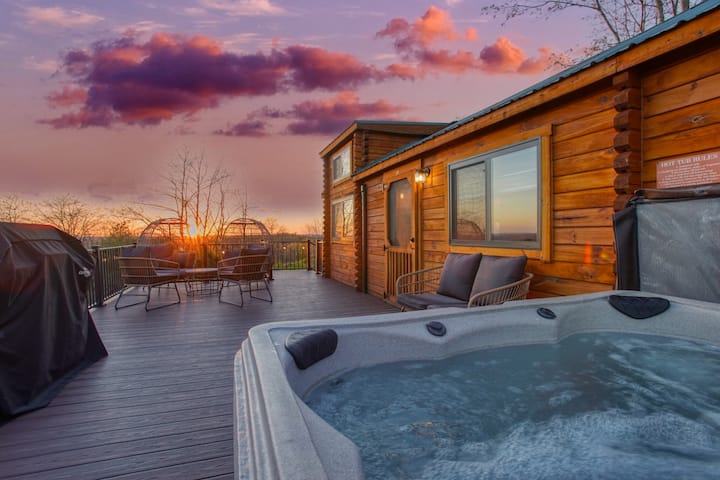 Hillside Hideaway - Hot Tub, Cozy, Beautiful Views - Brookville, PA