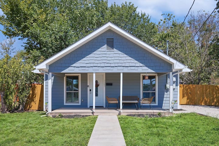 Rustic Retreat With Historic Charm, 3 Bedrooms - McKinney, TX