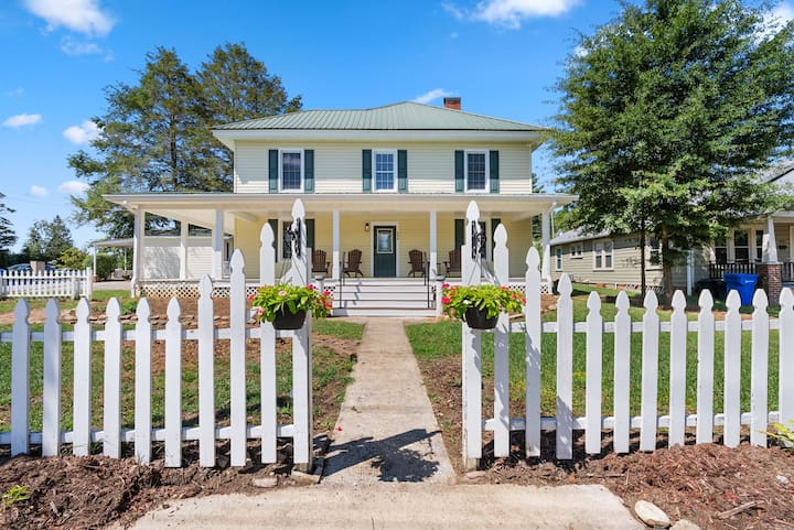 Brevard Bliss Dt 1900s Farmhouse W/biltmore Pass - Brevard, NC