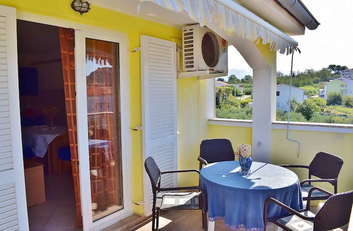Holiday Apartment With Balcony And Air Conditionin - Lopar