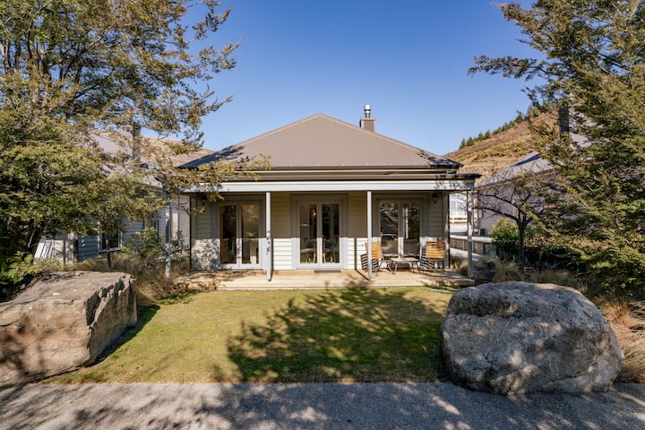 Gold Rush Chalet - Cardrona Holiday Home - Snow Farm NZ