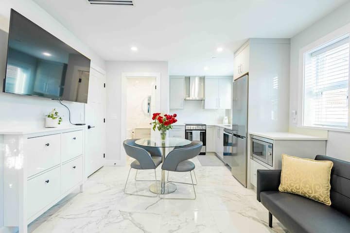 Serene Pearl | Modern 1br Laneway Home - Vancouver